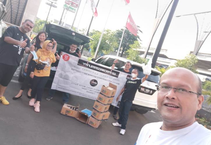 White Car Community (WCC) Batavia Satu Adakan Pembagian Takjil On The ...