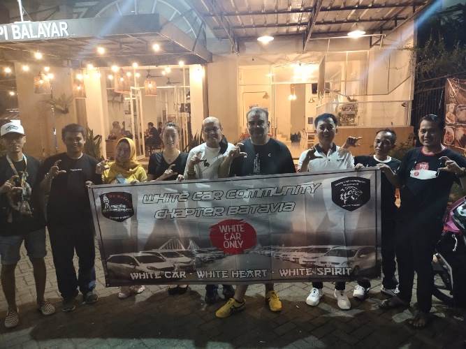 White Car Community (WCC) Batavia Satu Adakan Pembagian Takjil On The ...