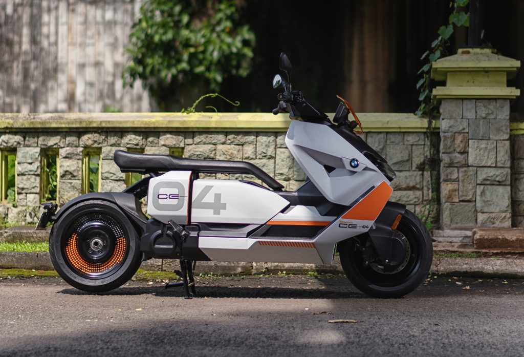 Motor Listrik BMW CE 04 Resmi Hadir di Indonesia