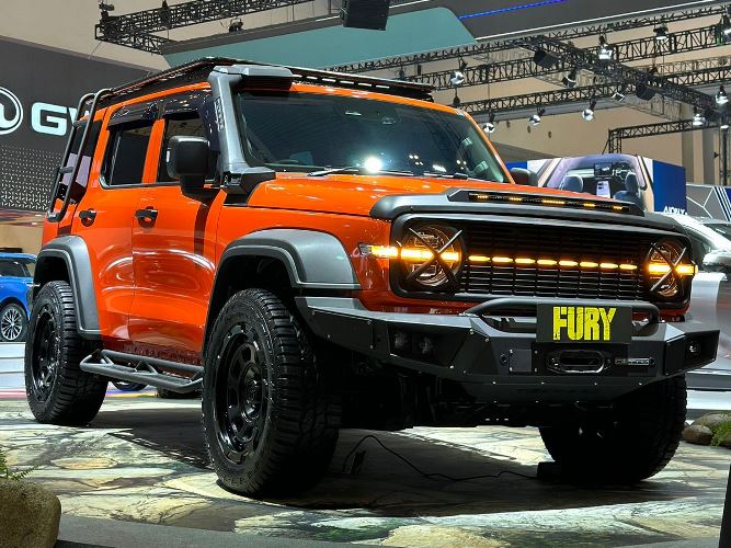 Modifikasi GWM Tank 500 HEV dan GWM Tank 300 HEV "Fury Version"