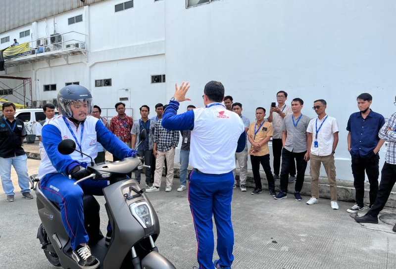 AHM Gelar Safety Riding Pakai Motor Listrik Honda